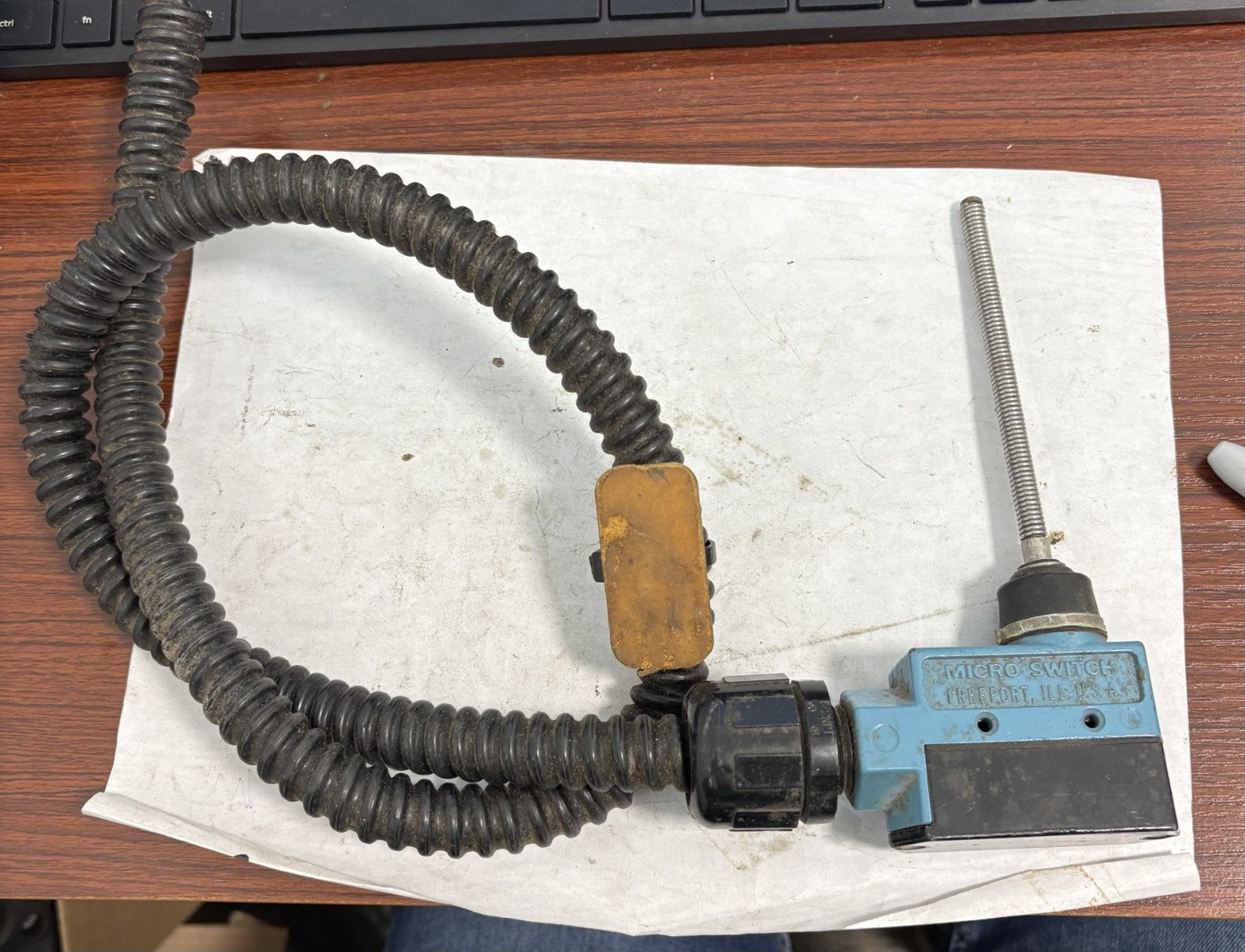 New Honeywell Non Plug-In Limit Switch: Coil Spring 2 Mounting Holes ...